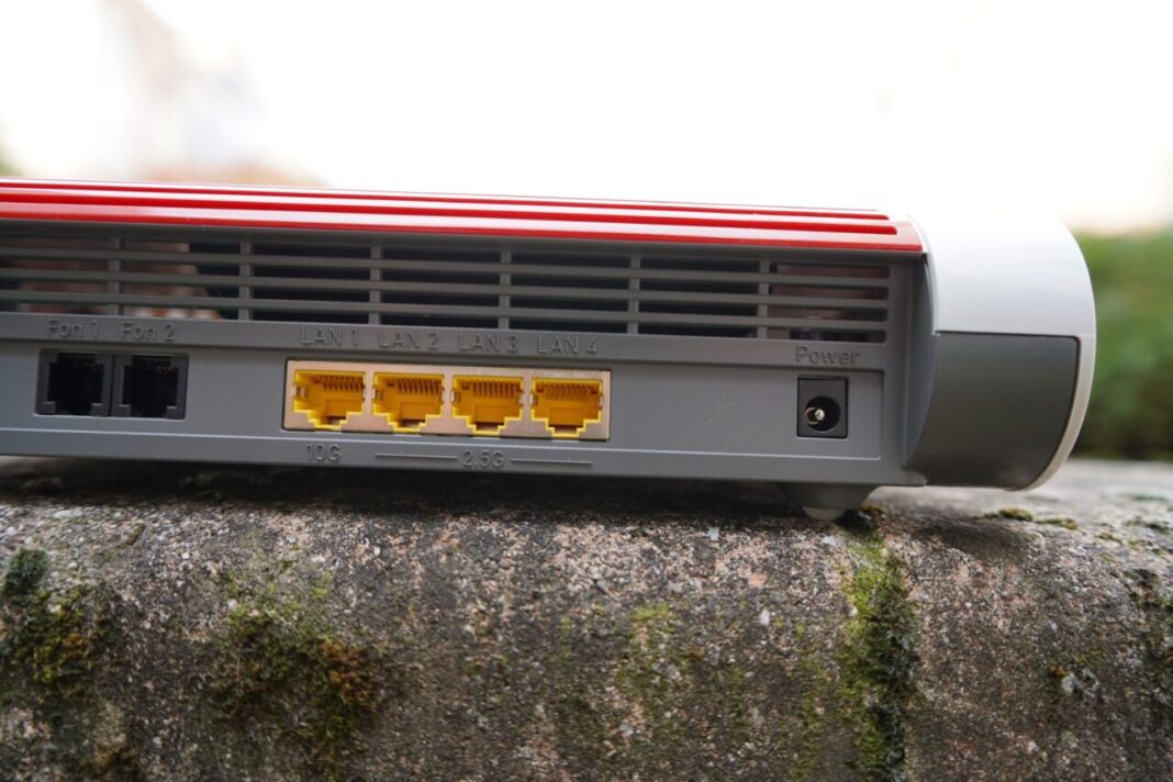 Recensione FRITZ!Box 4690: il dominio del Wi-Fi 7 e del networking a 10 ...
