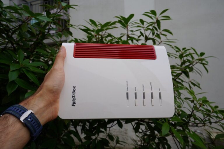 Recensione FRITZ!Box 4690: il dominio del Wi-Fi 7 e del networking a 10 ...